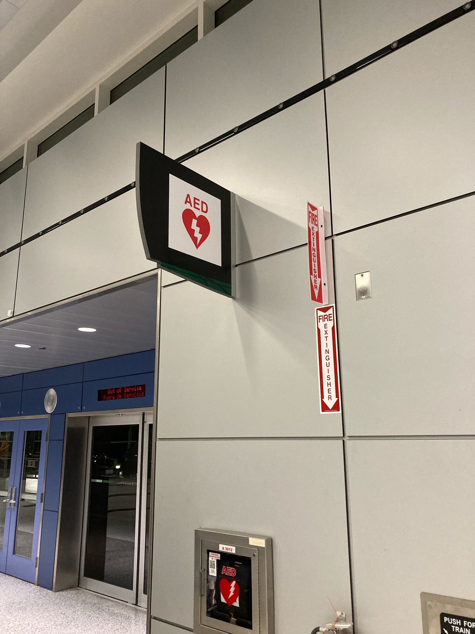 IAH - Terminal A - Signange & Wayfinding - Intex United